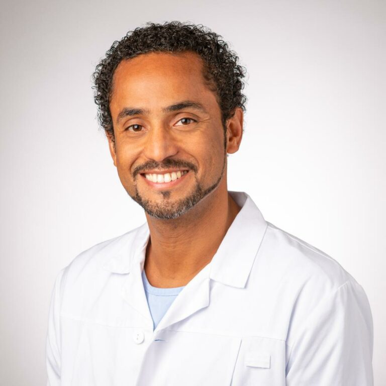 Dr Daniel N’Dele | Chirurgie Orthopédique - ITOLS